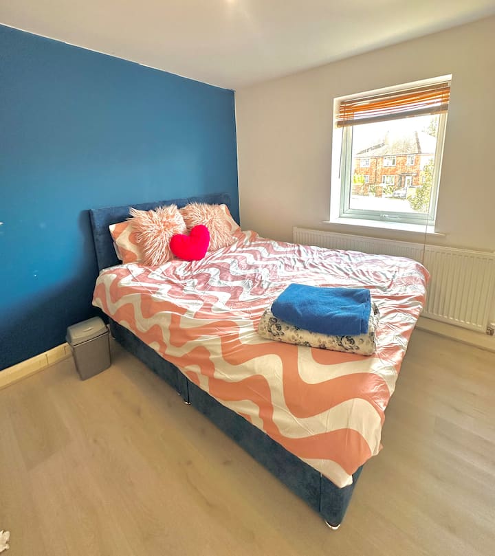 Large Ensuit Room In Doncaster - Doncaster