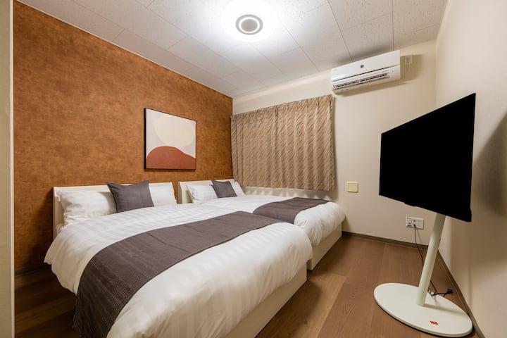 3 Guests/4 Lines / Tourist Access / Wi-fi / 902 - Tokyo