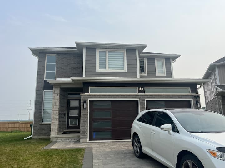 Modern Sunflower Escape. - Belmont