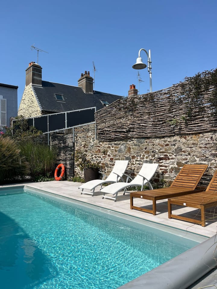 Chambre Spacieuse Vue Piscine - Granville