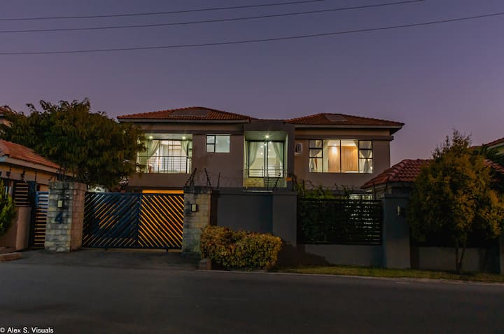 Roma Park Lux Villa| Pool & Garden | 24/7 Power - Lusaka