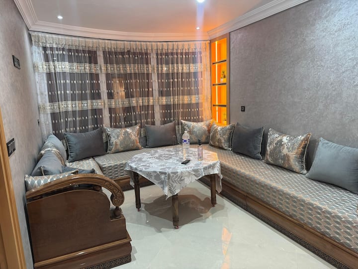 شقة في الطابق الأول للكراء بمركز مدينة الحسيمة - Al Hoceima
