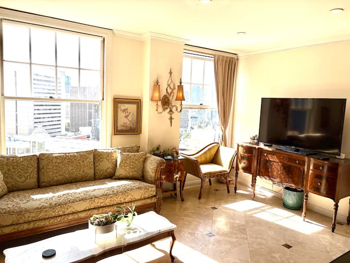 Elegant Escape In Sd’s Heart - Coronado, CA