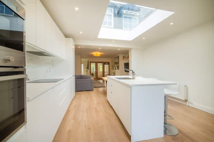 Modern Dublin City Home – Coastal & Green - Dublin
