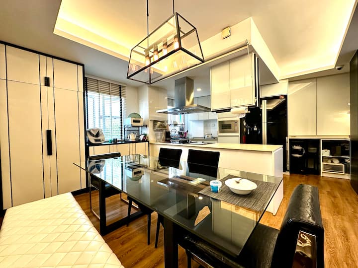 Large Gorgeous Junior Master Ensuite 280sqft! - Changi