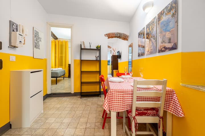 The Yellow | In The Heart Of The Historic District - Genoa