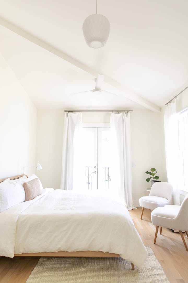 Guest House - Patio & Balcony Kings- Adults Only - Raleigh, NC