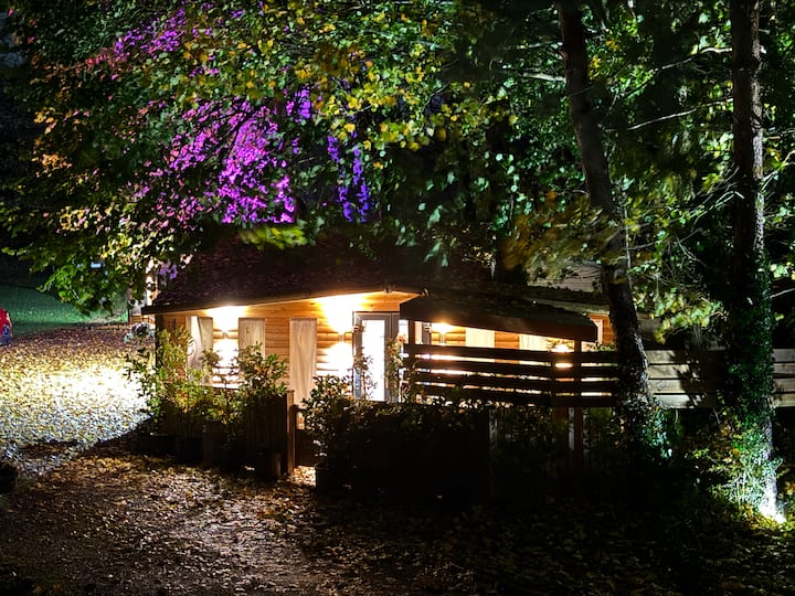 Luxury Woodland Cabin With Hot Tub Near Bristol - Bristol