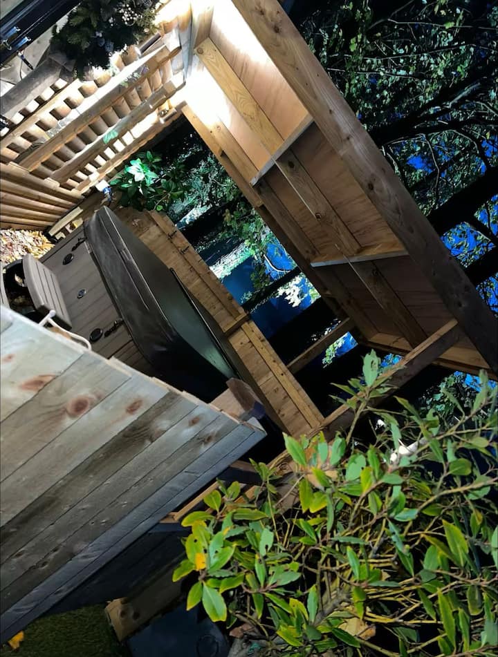 Luxury Woodland Cabin With Hot Tub Near Bristol - Bristol