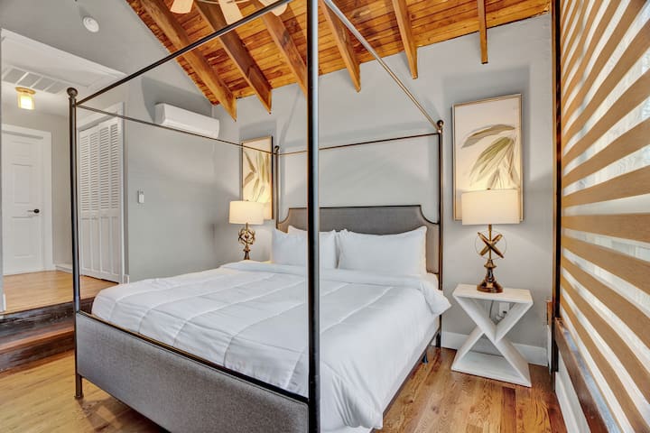 Hilltop Barn Hideaway | Hottubs Sauna Cold Plunge - New Hope, PA