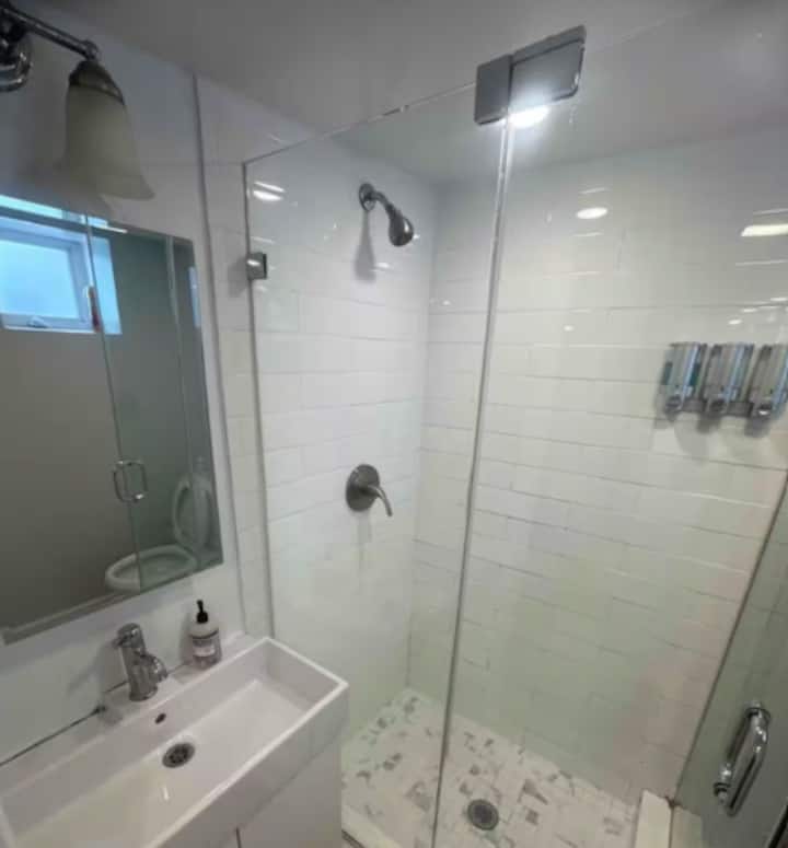 Charming 2 Bedroom/1 Bath Apartment! - Brooklyn