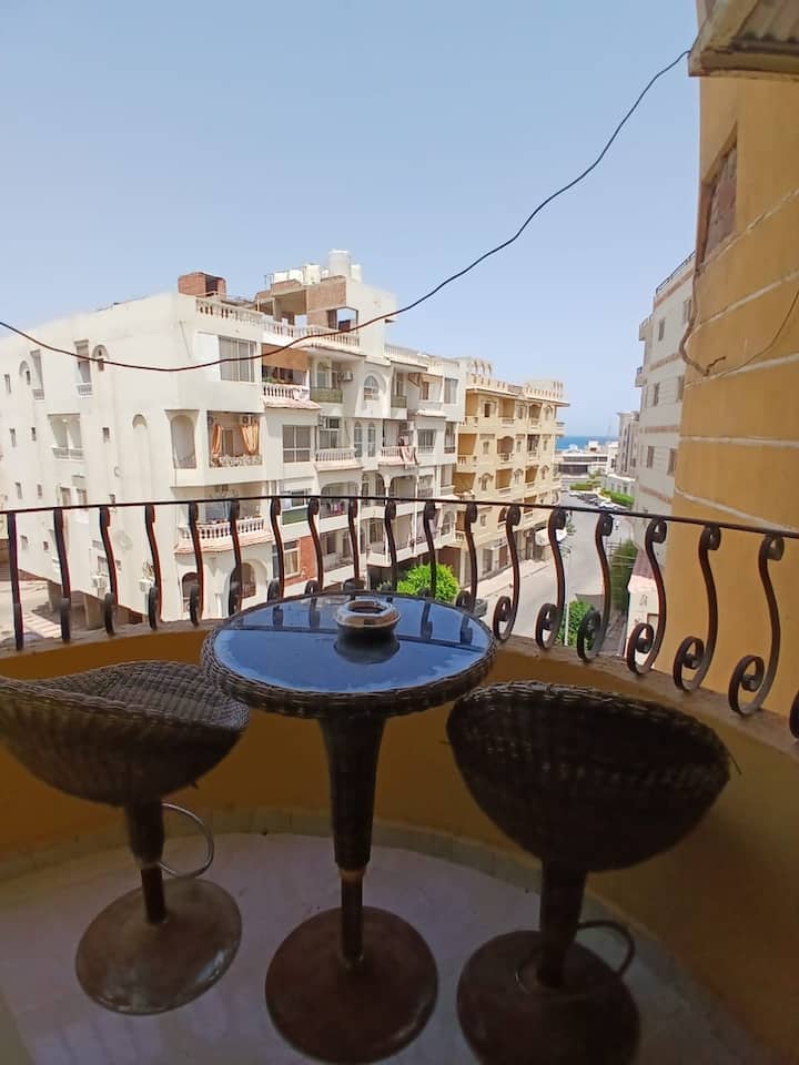 شقه مميزه في منطقة عرابيا قريبه من البحر - Hurghada