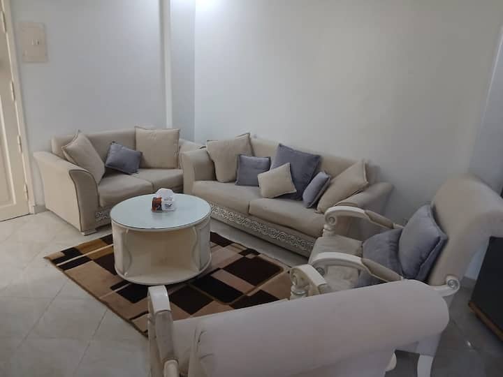 شقه مميزه في منطقة عرابيا قريبه من البحر - Hurghada