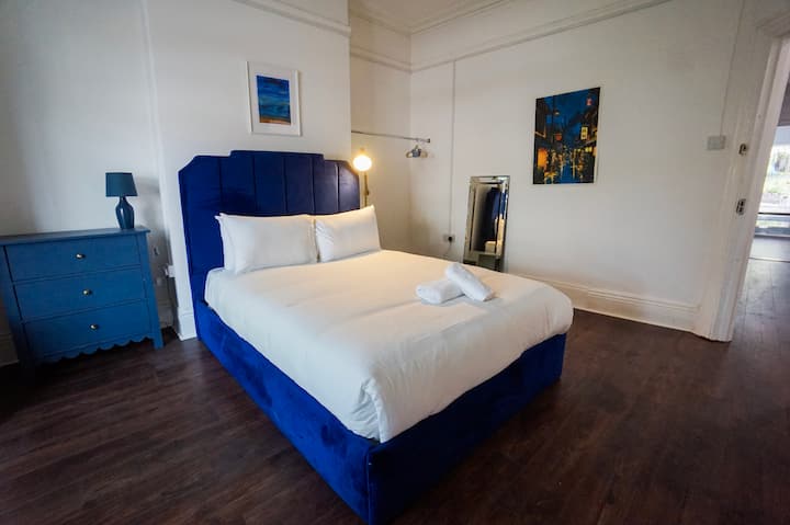 Comfy & Central 6-br Home - The Royal Town of Sutton Coldfield