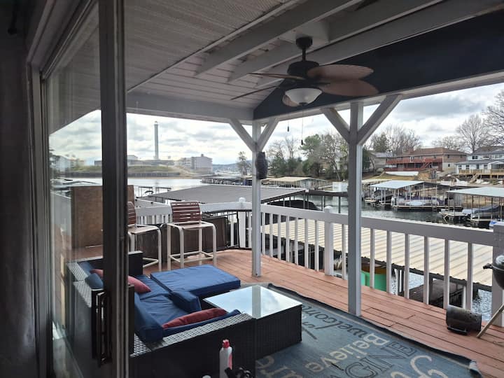 Lighthouse Cove Lakefront Home With Dock/3 Slips - Lake Ozark, MO