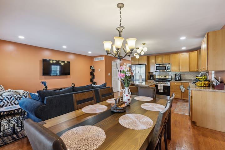 Drexel Iconic - Modern, Suburban Retreat - Upper Darby, PA