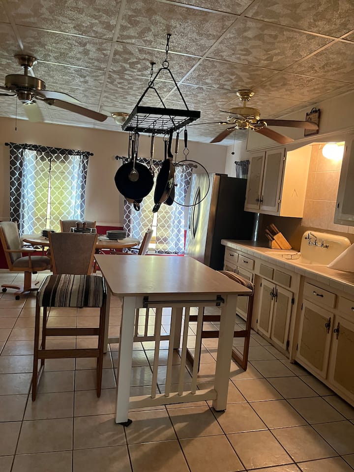 (美德Meide )Virtue’s - Bandera, TX