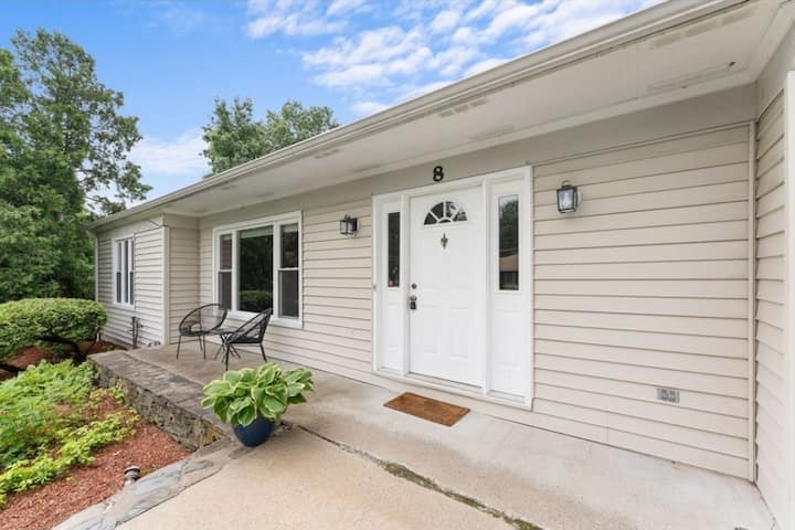 3 Br, 1 Bath, Kitchen, Wifi, Ac, Parking+tv - Chelmsford, MA