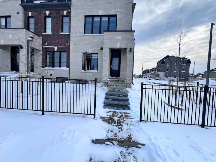 Modern Private 1br Suite W/parking+laundry|airport - Mississauga