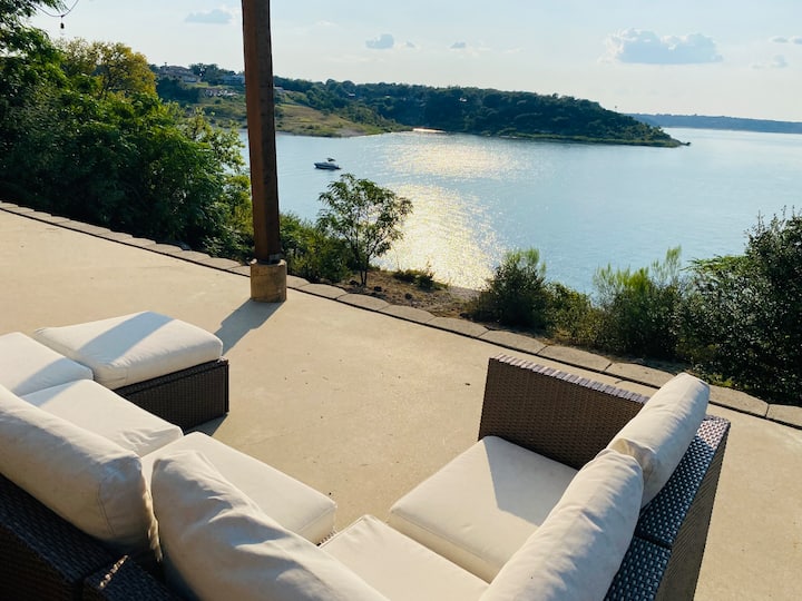 Belton Lakeside Retreat + Hot Tub + Lake Access - United States