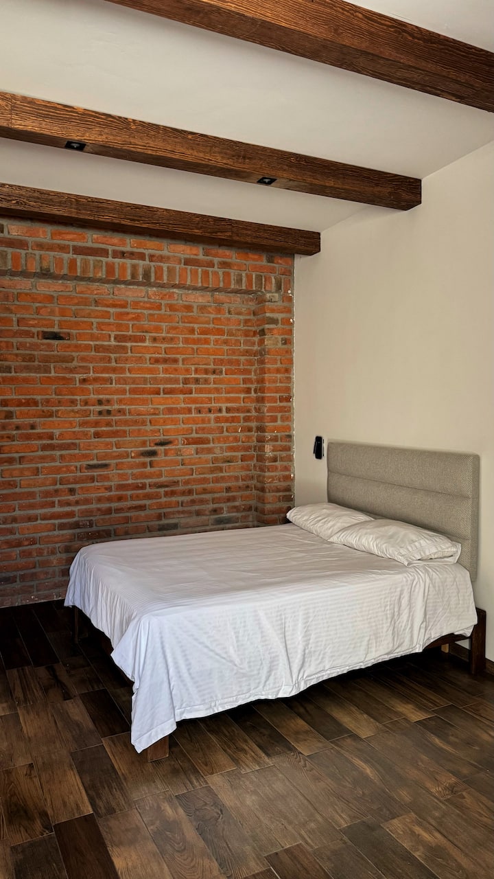 Habitación C/baño Completo. - León