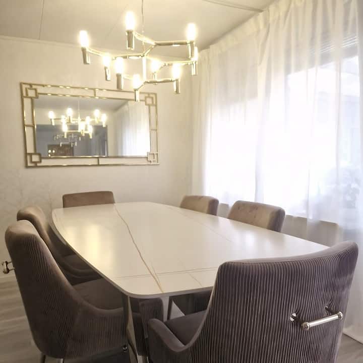 Luxury House - Mjölby