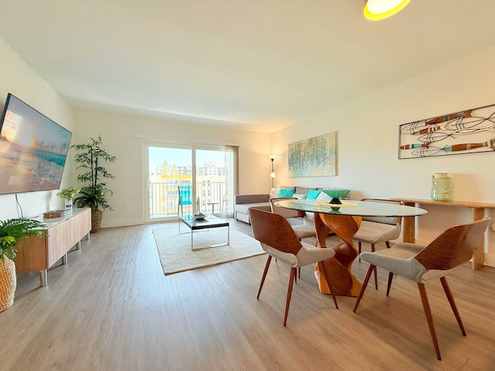 Seaside Breeze, New Clean Views - North Miami, FL