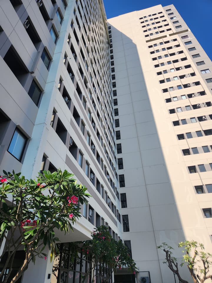 Cheap Clean Apartment Near Unesa Pakuwonmall - Surabaya