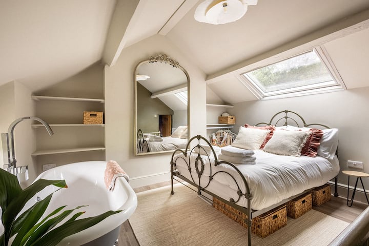 Stylish & Cozy Cottage - 360° Views, Fire & Stream - Snowdonia National Park