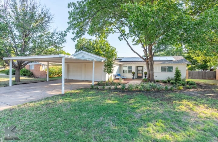 College Charm Steps From Acu - Abilene