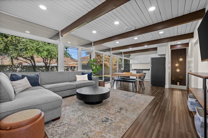 Ski Resorts & Dt, Hot Tub, Game Room, Yard, 9 Beds - United States