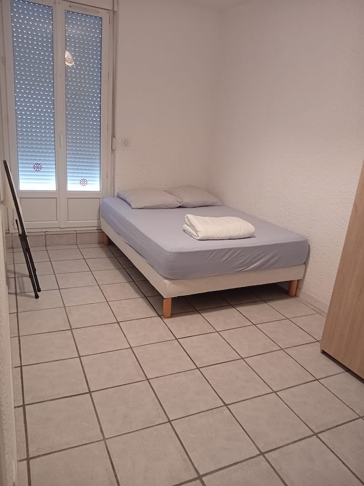 Chambre Privée Lit Double. - Béziers