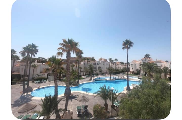 Apartamento Con Piscina - Roquetas de Mar