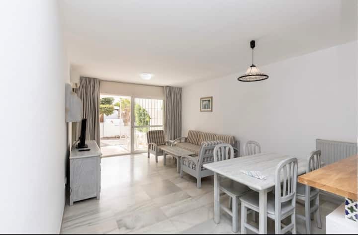 Apartamento Con Piscina - Roquetas de Mar