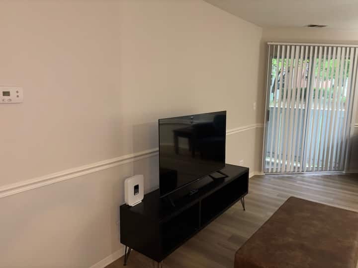 Spacious Schaumburg 2x2 - Elk Grove Village, IL