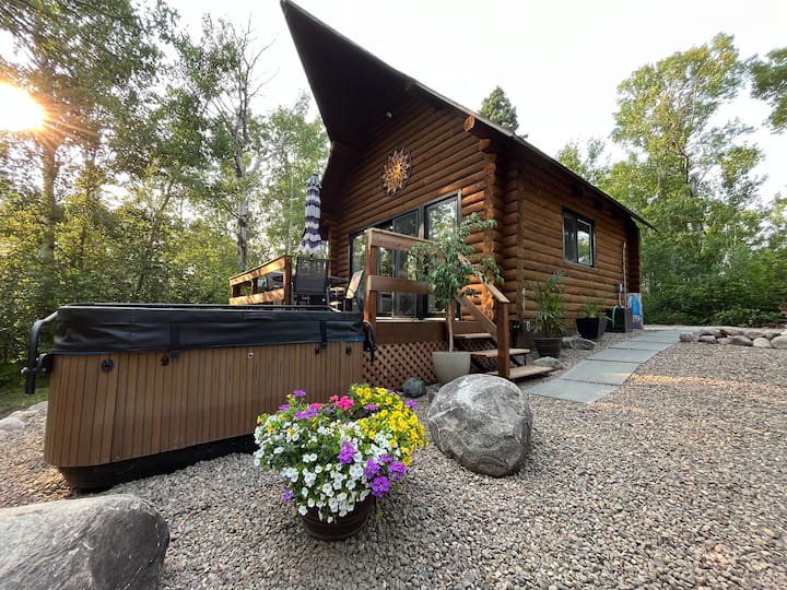 Sand Lake Log Cabin With Hot Tub - Manitoba