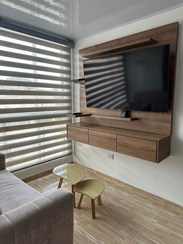 Central , Cerca Aeropuerto Y Con Parqueadero - Bogota