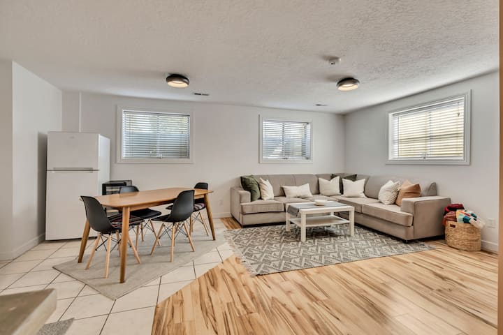 Stylish Mountain Basecamp - Cottonwood Heights, UT