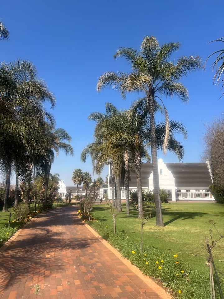 Snugness 5 Kms From O T Airport - Boksburg
