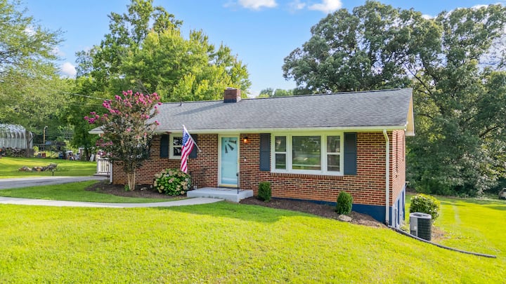 Entire Duplex- 5 Mins To Liberty - Lynchburg, VA