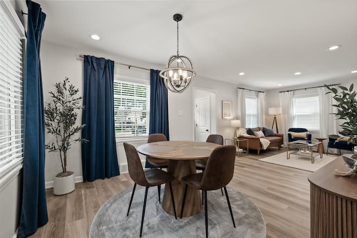 The Royal Hideaway - Royal Oak, MI