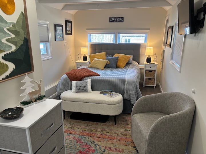 Bitty Berkshire Bungalow - Stockbridge, MA