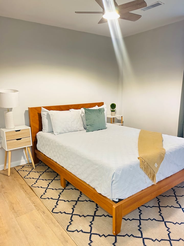 Private Guest House In Back (B) - North Charleston, SC