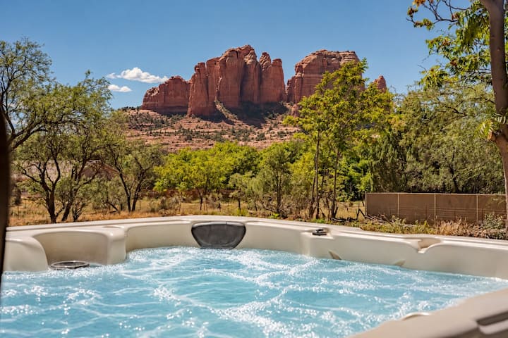 Sedona Chapel Escape W/ Private Hot Tub And Views! - Sedona, AZ