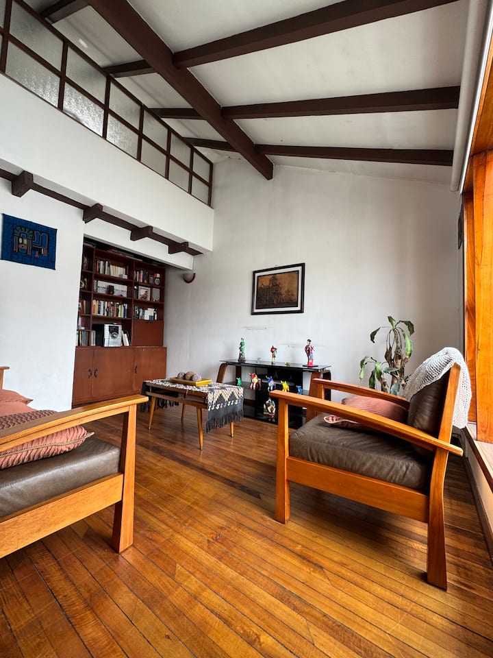 Acogedora Casa En La Vicentina - Ubicación Central - Quito