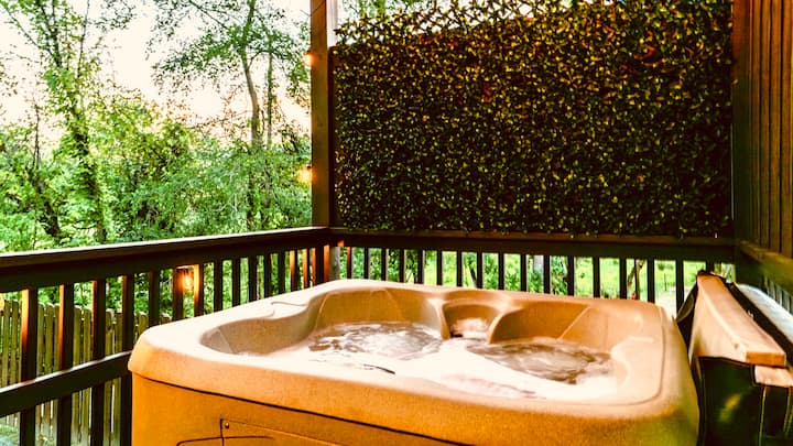 Arcade, Foosball, Hot Tub, Fire Pit Set In Woods - Sevierville, TN