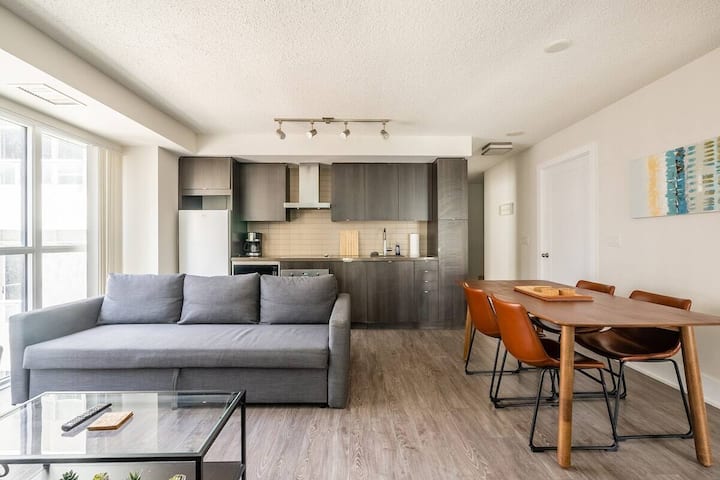 3br Condo | Walking Distance To Cn Tower - Toronto
