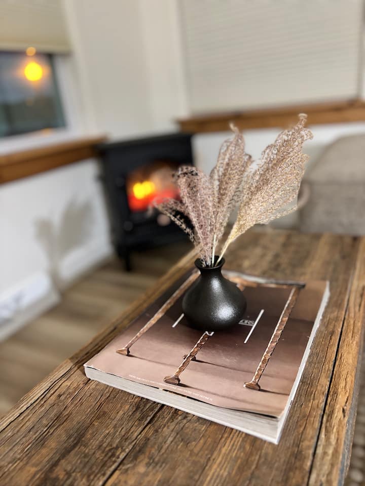 Lake View Family, Kid & Dog Friendly Fenced Yard - Akron, OH