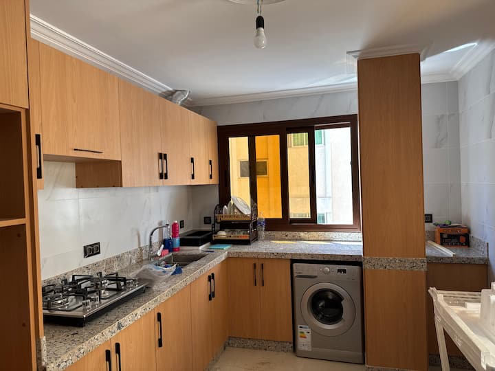 شقة في الطابق الثالث للكراء بمركز مدينة الحسيمة. - Al Hoceïma