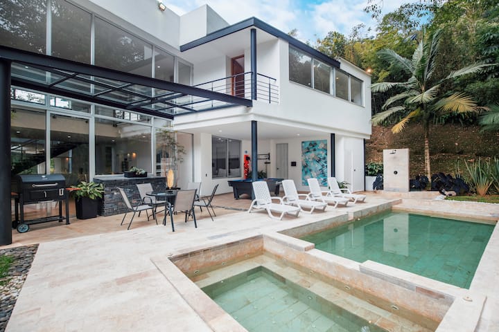 Stylish Villa • Pool + Jacuzzi  | Near Provenza - 메데인